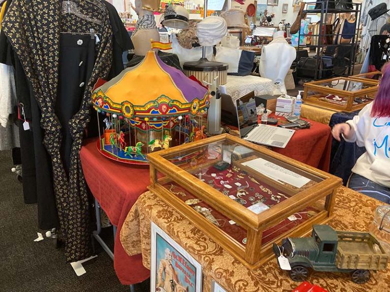 Berwyn Indoor – Welcome to Phila Flea Markets