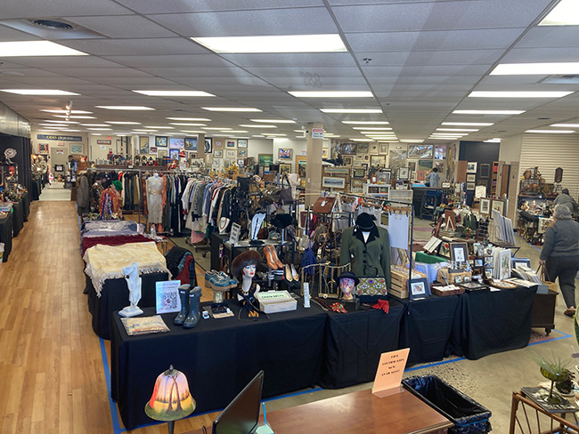 Berwyn Indoor – Welcome to Phila Flea Markets